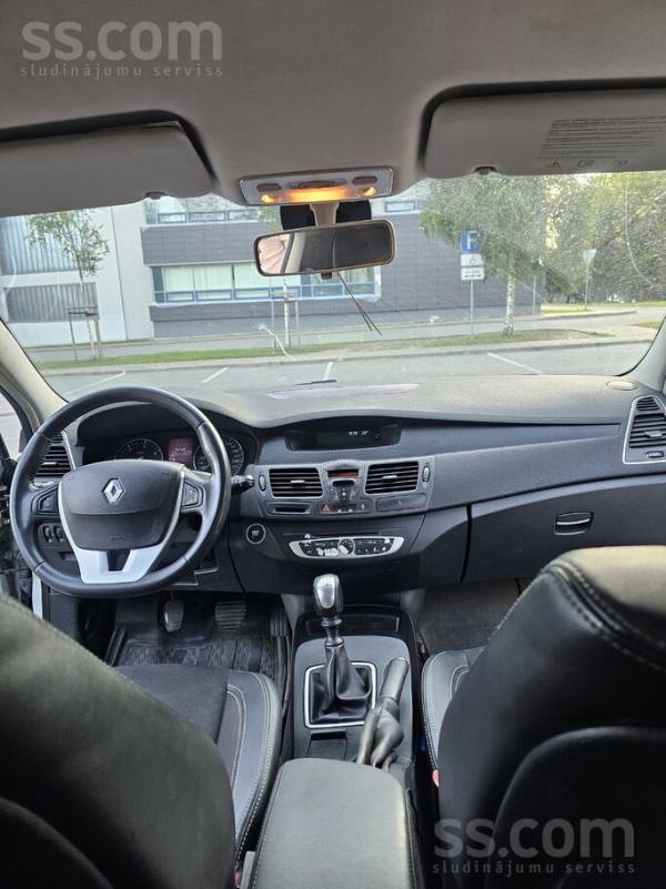 White Renault Laguna 2012 in Riga, with an engine capacity of 2.00 L and mileage of 233 thousand km for 2499 €, photo 6 on AUTOMOTO.COM.LV