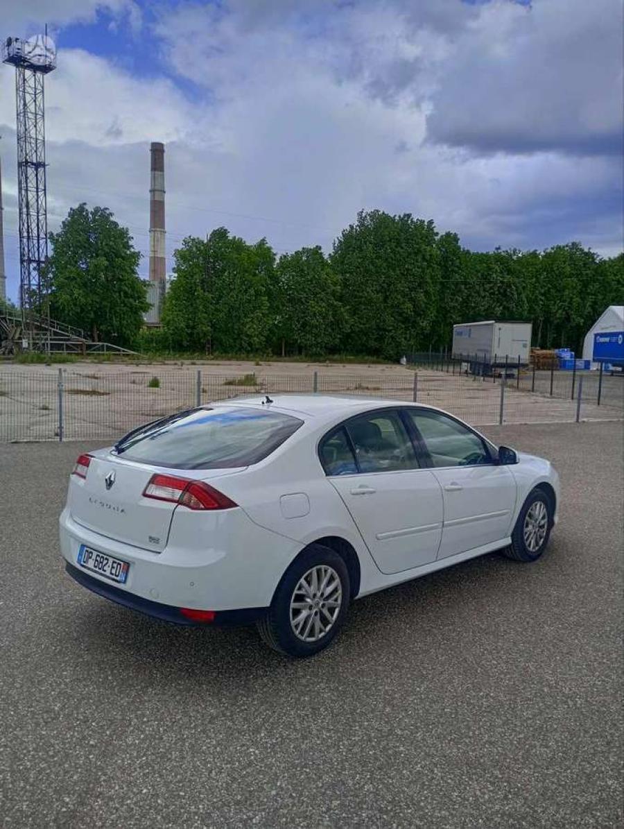 Balts Renault Laguna 2015 Kauņa, ar dzinēja tilpumu 1.46 L un nobraukumu 245 tūkst. km par 3300 €, foto 10 vietnē AUTOMOTO.COM.LV