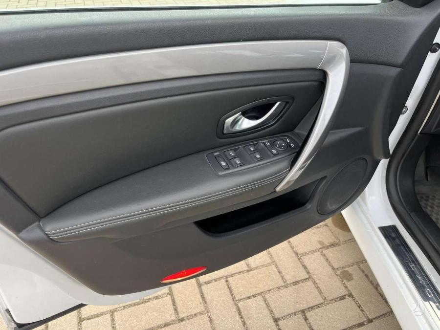 Balts Renault Laguna 2015 Tauragė, ar dzinēja tilpumu 1.46 L un nobraukumu 247 tūkst. km par 3100 €, foto 14 vietnē AUTOMOTO.COM.LV