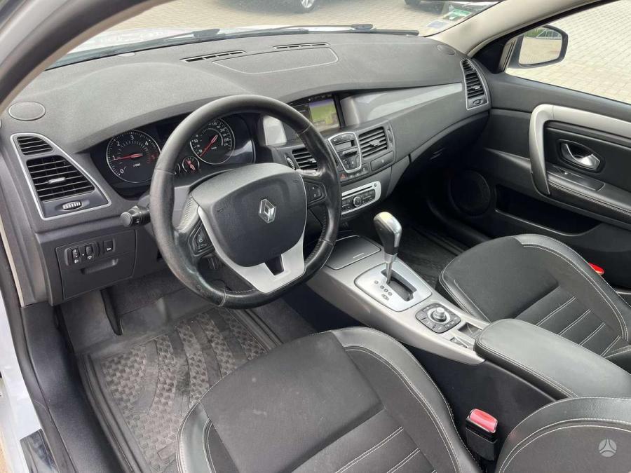Balts Renault Laguna 2015 Tauragė, ar dzinēja tilpumu 1.46 L un nobraukumu 247 tūkst. km par 3100 €, foto 15 vietnē AUTOMOTO.COM.LV