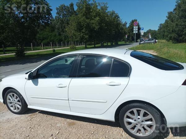 Balts Renault Laguna 2012 Rīga, ar dzinēja tilpumu 2.00 L un nobraukumu 360 tūkst. km par 1280 €, foto 5 vietnē AUTOMOTO.COM.LV