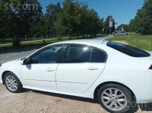 White Renault Laguna 2012 in Riga, with an engine capacity of 2.00 L and mileage of 360 thousand km for 1100 €, photo 7 on AUTOMOTO.COM.LV
