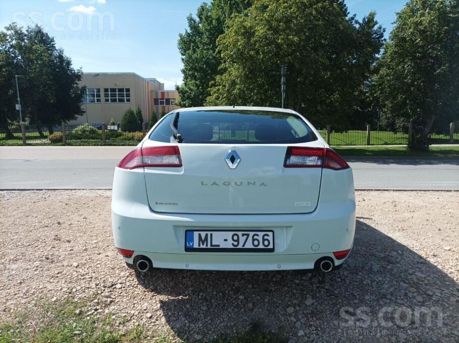 White Renault Laguna 2012 in Riga, with an engine capacity of 2.00 L and mileage of 360 thousand km for 1100 €, photo 9 on AUTOMOTO.COM.LV