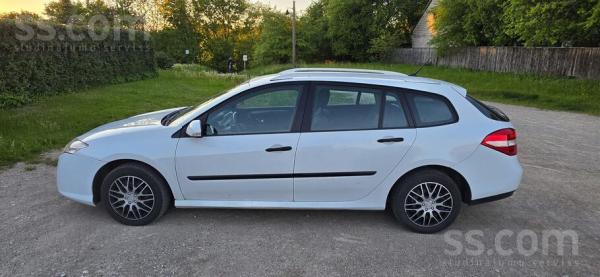 White Renault Laguna 2008 in Kuldiga, with an engine capacity of 1.50 L and mileage of 332 thousand km for 1660 €, photo 8 on AUTOMOTO.COM.LV