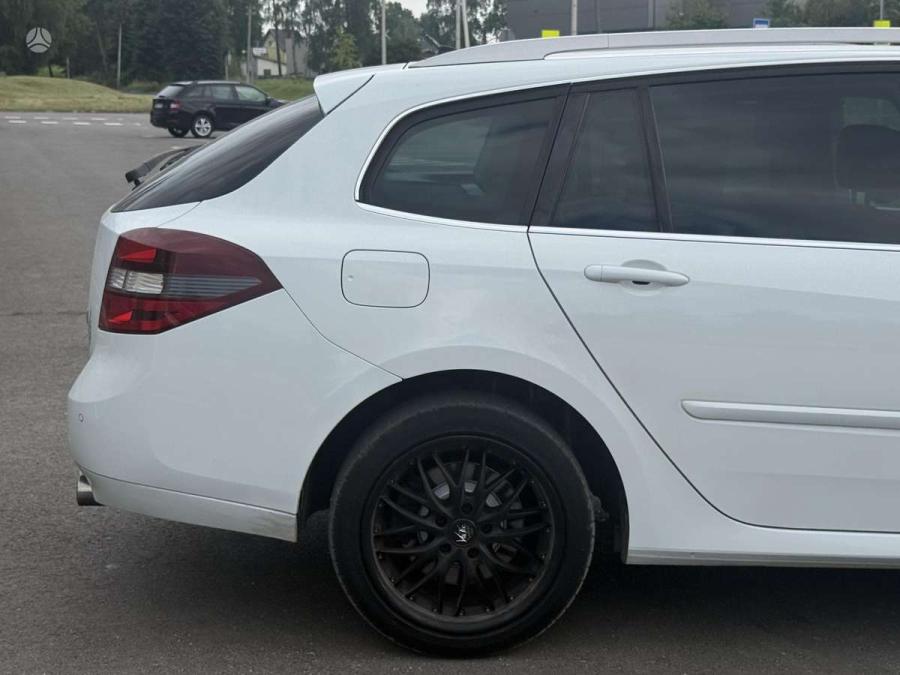 Balts Renault Laguna 2012 Kauņa, ar dzinēja tilpumu 2.00 L un nobraukumu 281 tūkst. km par 3300 €, foto 5 vietnē AUTOMOTO.COM.LV