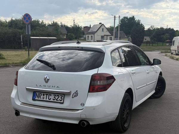 White Renault Laguna 2012 in Kaunas, with an engine capacity of 2.00 L and mileage of 281 thousand km for 3300 €, photo 9 on AUTOMOTO.COM.LV