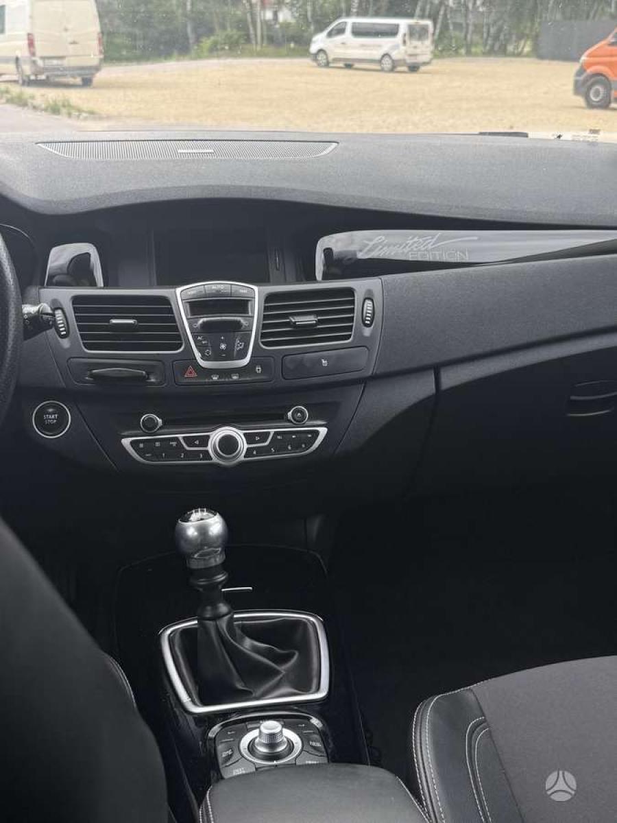 Balts Renault Laguna 2012 Kauņa, ar dzinēja tilpumu 2.00 L un nobraukumu 281 tūkst. km par 3300 €, foto 13 vietnē AUTOMOTO.COM.LV