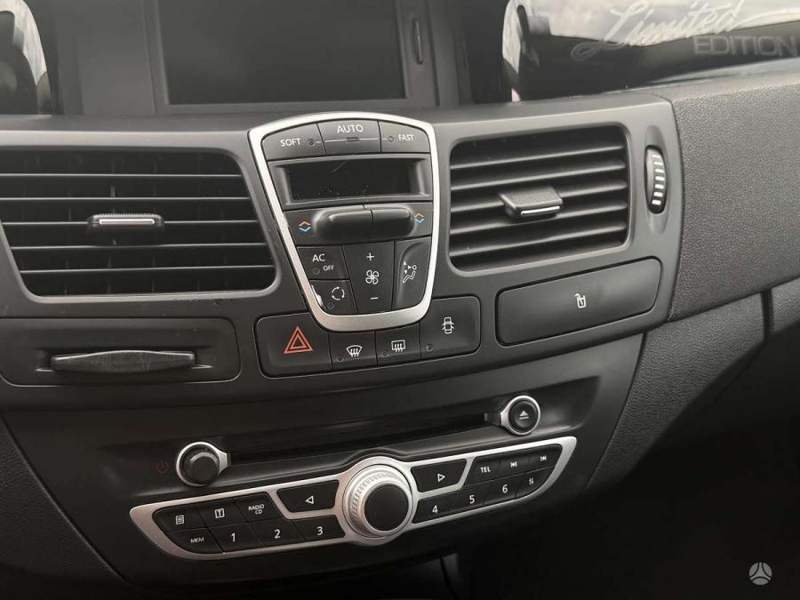 Balts Renault Laguna 2012 Kauņa, ar dzinēja tilpumu 2.00 L un nobraukumu 281 tūkst. km par 3300 €, foto 17 vietnē AUTOMOTO.COM.LV