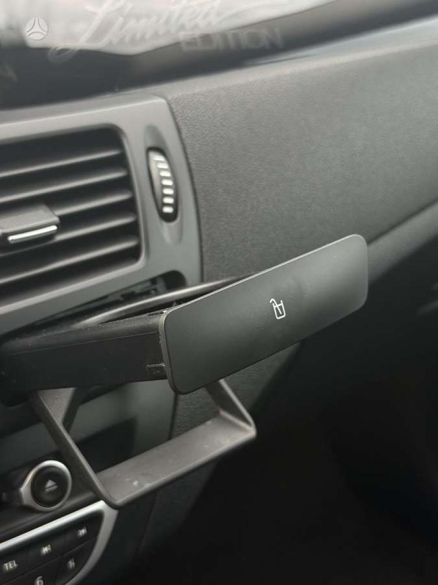 Balts Renault Laguna 2012 Kauņa, ar dzinēja tilpumu 2.00 L un nobraukumu 281 tūkst. km par 3300 €, foto 19 vietnē AUTOMOTO.COM.LV