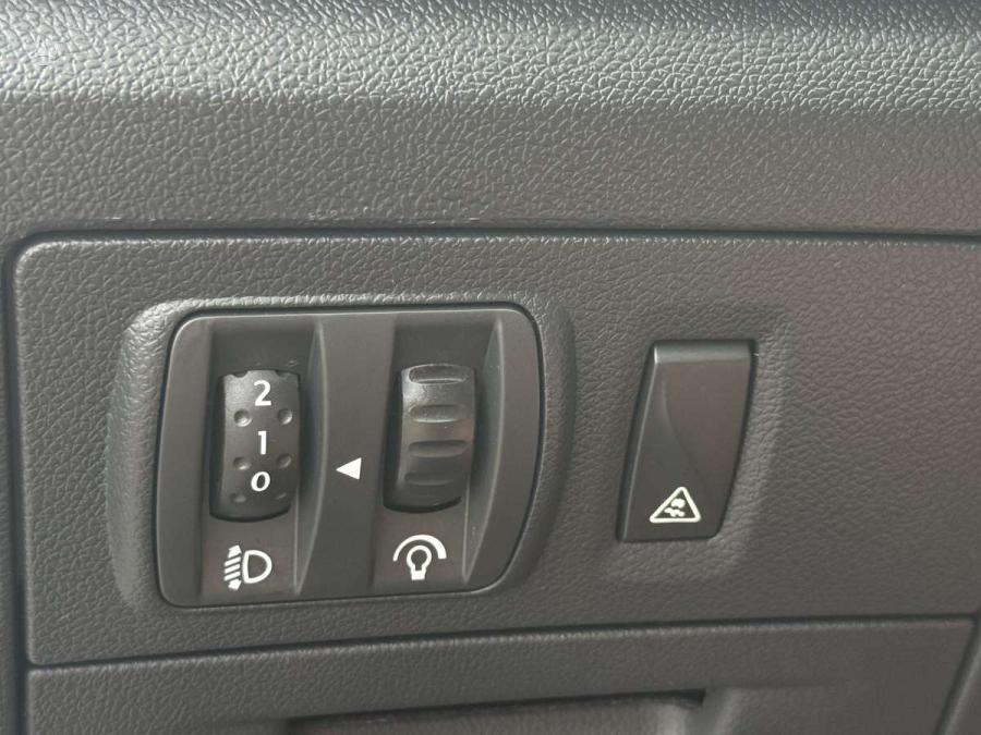 Balts Renault Laguna 2012 Kauņa, ar dzinēja tilpumu 2.00 L un nobraukumu 281 tūkst. km par 3300 €, foto 20 vietnē AUTOMOTO.COM.LV