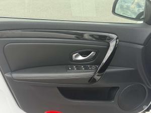 Balts Renault Laguna 2012 Kauņa, ar dzinēja tilpumu 2.00 L un nobraukumu 281 tūkst. km par 3300 €, foto 25 vietnē AUTOMOTO.COM.LV