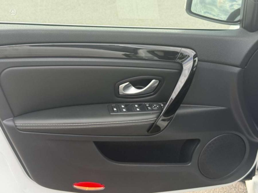 Balts Renault Laguna 2012 Kauņa, ar dzinēja tilpumu 2.00 L un nobraukumu 281 tūkst. km par 3300 €, foto 27 vietnē AUTOMOTO.COM.LV