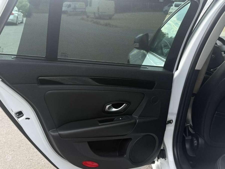 Balts Renault Laguna 2012 Kauņa, ar dzinēja tilpumu 2.00 L un nobraukumu 281 tūkst. km par 3300 €, foto 31 vietnē AUTOMOTO.COM.LV
