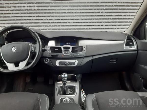 White Renault Laguna 2014 in Riga, with an engine capacity of 2.00 L and mileage of 245 thousand km for 5995 €, photo 4 on AUTOMOTO.COM.LV