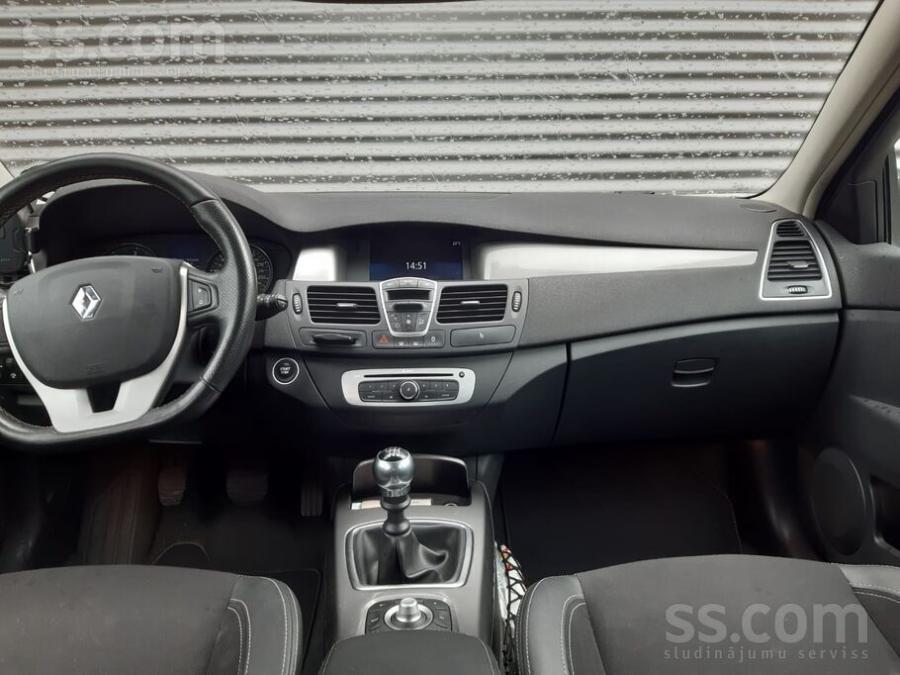 White Renault Laguna 2014 in Riga, with an engine capacity of 2.00 L and mileage of 245 thousand km for 5995 €, photo 5 on AUTOMOTO.COM.LV