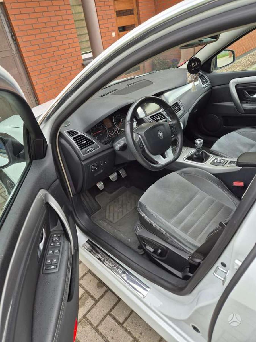 White Renault Laguna 2014 in Kelme, with an engine capacity of 2.00 L and mileage of 200 thousand km for 5350 €, photo 17 on AUTOMOTO.COM.LV