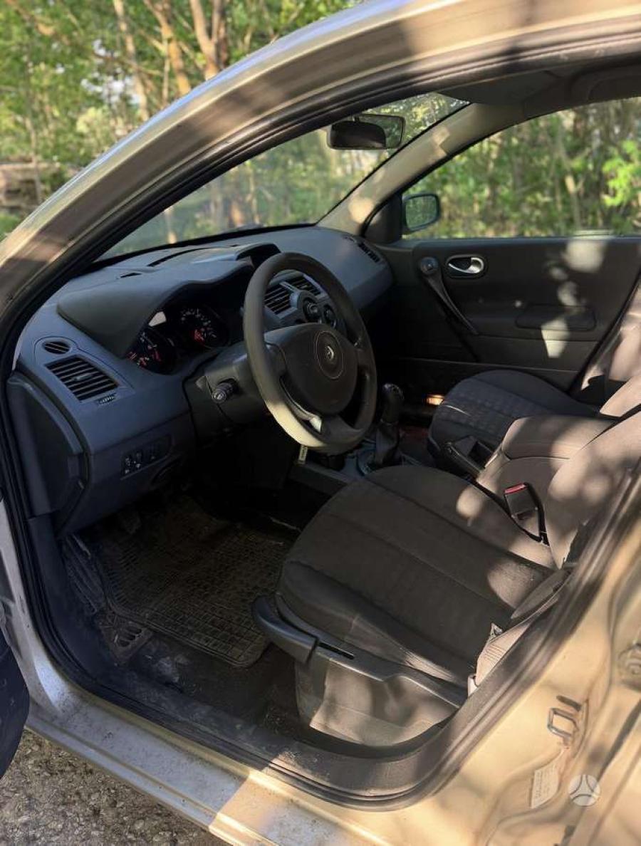 Dzeltens Renault Laguna 2006 Viļņa, ar dzinēja tilpumu 1.60 L un nobraukumu 313 tūkst. km par 300 €, foto 6 vietnē AUTOMOTO.COM.LV