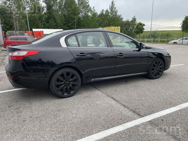 Melns Renault Latitude 2011 Rīga, ar dzinēja tilpumu 2.00 L un nobraukumu 252 tūkst. km par 3500 €, foto 4 vietnē AUTOMOTO.COM.LV
