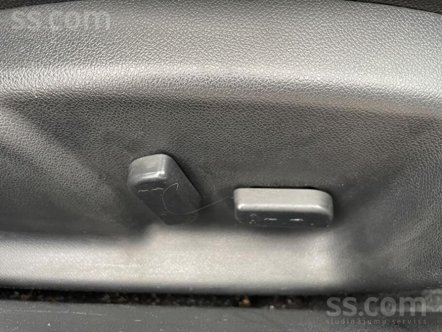 Black Renault Latitude 2011 in Riga, with an engine capacity of 2.00 L and mileage of 252 thousand km for 3500 €, photo 14 on AUTOMOTO.COM.LV