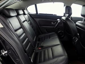 Melns Renault Latitude 2011 Tallina, ar dzinēja tilpumu 2.00 L un nobraukumu 287 tūkst. km par 3199 €, foto 17 vietnē AUTOMOTO.COM.LV