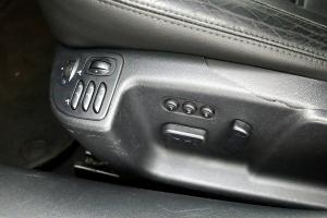 Melns Renault Latitude 2011 Tallina, ar dzinēja tilpumu 2.00 L un nobraukumu 287 tūkst. km par 3199 €, foto 19 vietnē AUTOMOTO.COM.LV