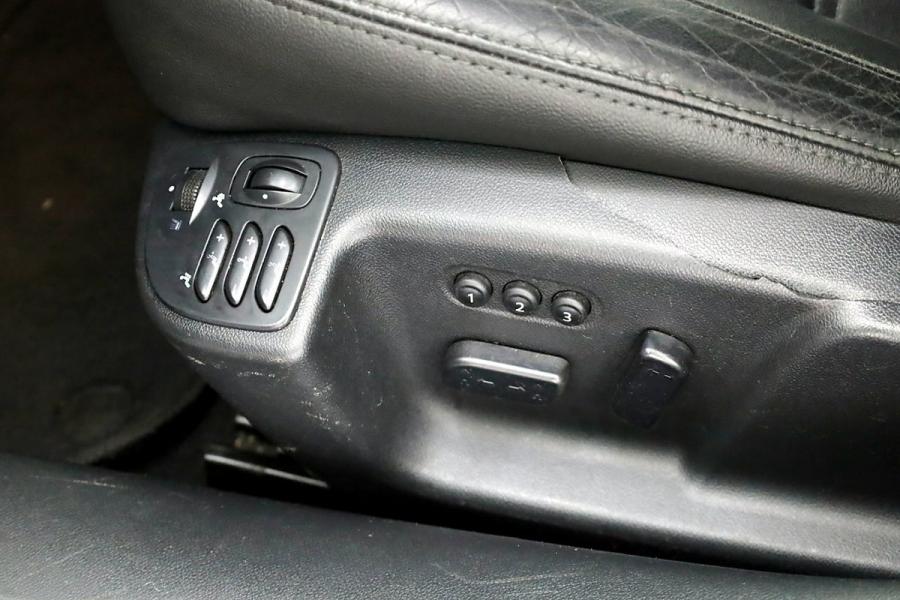 Melns Renault Latitude 2011 Tallina, ar dzinēja tilpumu 2.00 L un nobraukumu 287 tūkst. km par 3199 €, foto 19 vietnē AUTOMOTO.COM.LV
