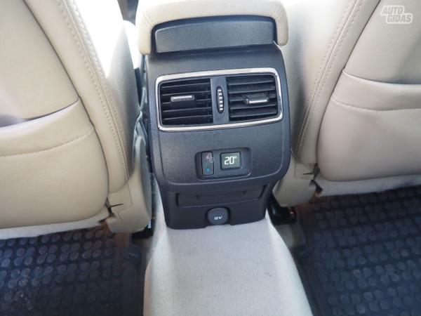 Grey Renault Latitude 2011 in Skuodas, with an engine capacity of 3.00 L and mileage of 315 thousand km for 4800 €, photo 11 on AUTOMOTO.COM.LV