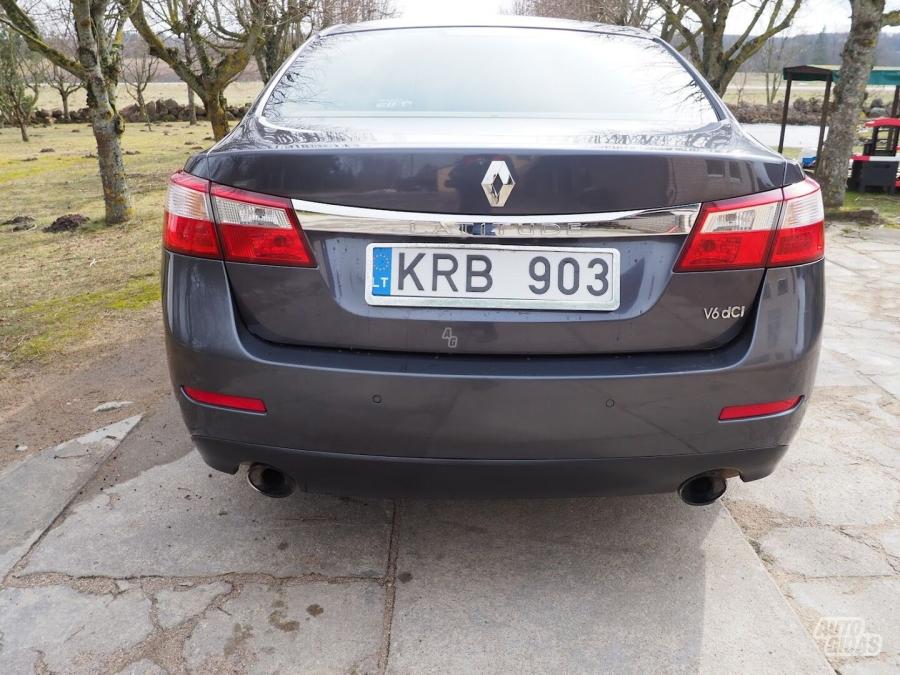 Grey Renault Latitude 2011 in Skuodas, with an engine capacity of 3.00 L and mileage of 316 thousand km for 4800 €, photo 9 on AUTOMOTO.COM.LV