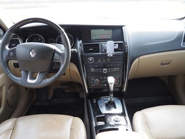 Grey Renault Latitude 2011 in Skuodas, with an engine capacity of 3.00 L and mileage of 316 thousand km for 4800 €, photo 9 on AUTOMOTO.COM.LV