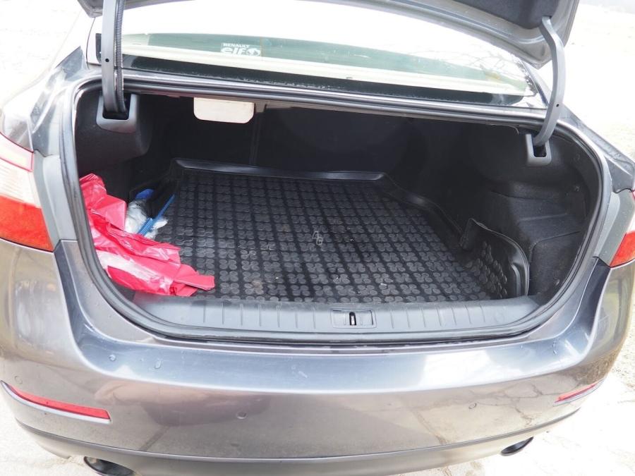 Grey Renault Latitude 2011 in Skuodas, with an engine capacity of 3.00 L and mileage of 316 thousand km for 4800 €, photo 17 on AUTOMOTO.COM.LV