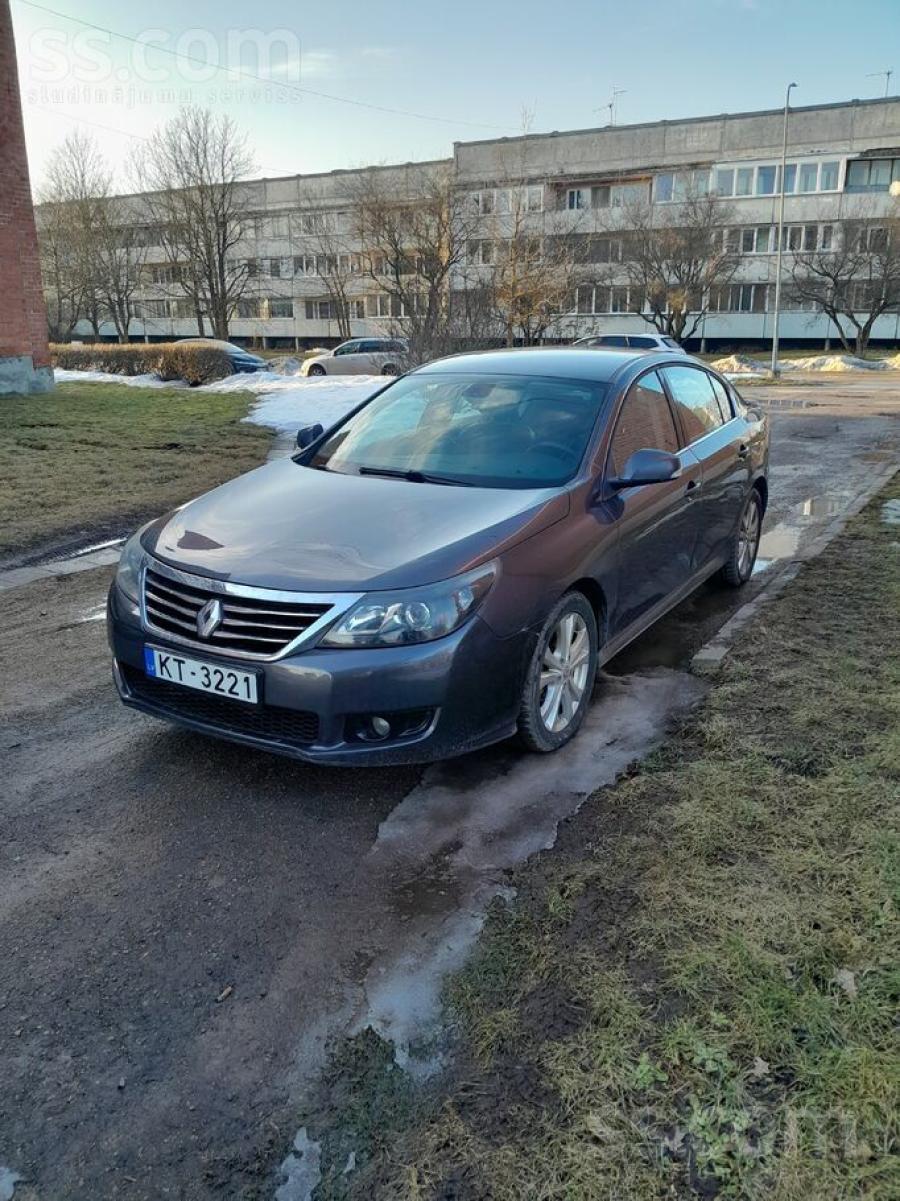 Pelēks Renault Latitude 2011 Rēzekne, ar dzinēja tilpumu 2.00 L un nobraukumu 0 tūkst. km par 3200 €, foto 1 vietnē AUTOMOTO.COM.LV
