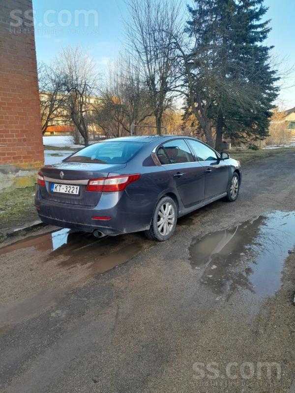 Grey Renault Latitude 2011 in Rezekne, with an engine capacity of 2.00 L and mileage of 0 thousand km for 3200 €, photo 2 on AUTOMOTO.COM.LV