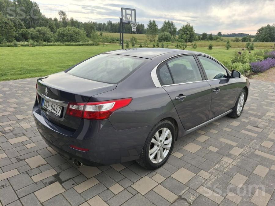 Grey Renault Latitude 2011 in Ogre, with an engine capacity of 2.00 L and mileage of 349 thousand km for 3000 €, photo 3 on AUTOMOTO.COM.LV