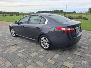 Grey Renault Latitude 2011 in Ogre, with an engine capacity of 2.00 L and mileage of 349 thousand km for 3000 €, photo 4 on AUTOMOTO.COM.LV