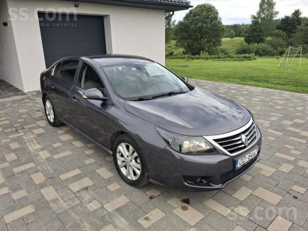 Grey Renault Latitude 2011 in Ogre, with an engine capacity of 2.00 L and mileage of 349 thousand km for 3000 €, photo 4 on AUTOMOTO.COM.LV