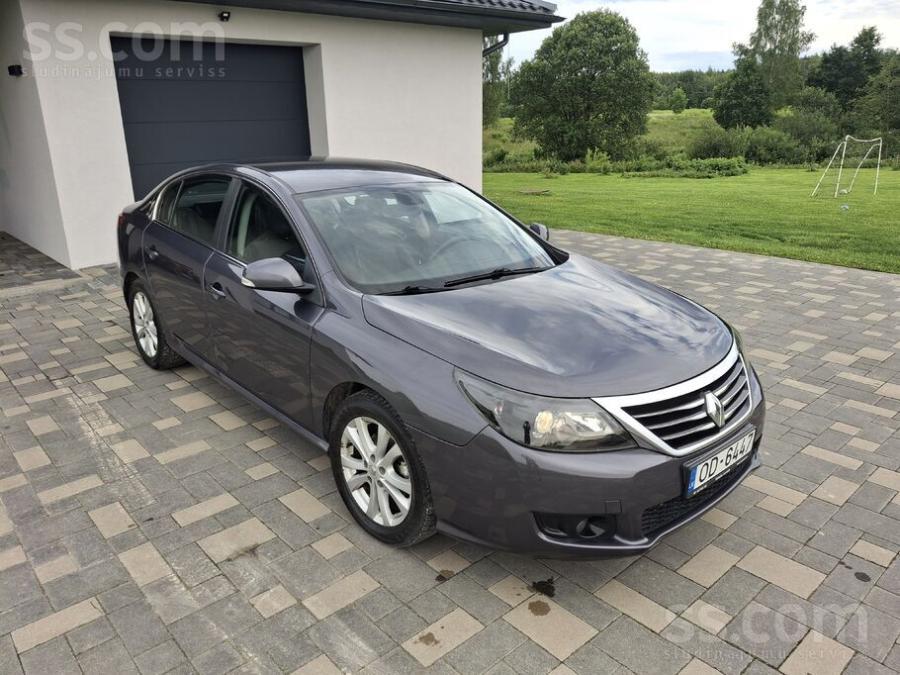 Grey Renault Latitude 2011 in Ogre, with an engine capacity of 2.00 L and mileage of 349 thousand km for 3000 €, photo 5 on AUTOMOTO.COM.LV
