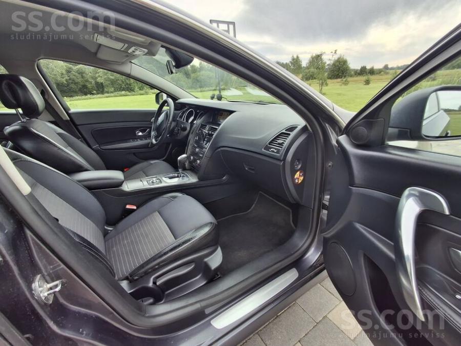 Grey Renault Latitude 2011 in Ogre, with an engine capacity of 2.00 L and mileage of 349 thousand km for 3000 €, photo 8 on AUTOMOTO.COM.LV
