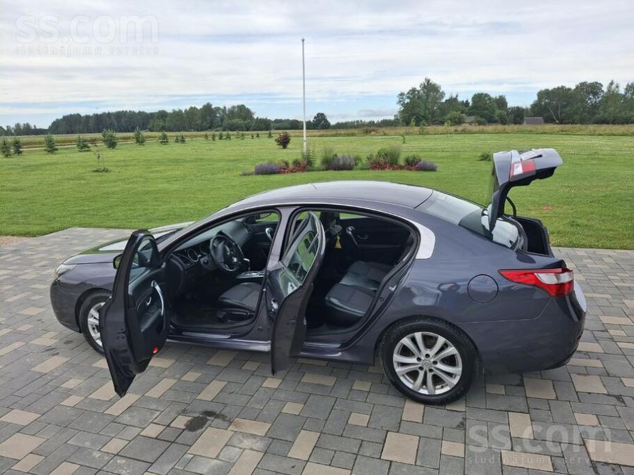 Grey Renault Latitude 2011 in Ogre, with an engine capacity of 2.00 L and mileage of 349 thousand km for 3000 €, photo 10 on AUTOMOTO.COM.LV