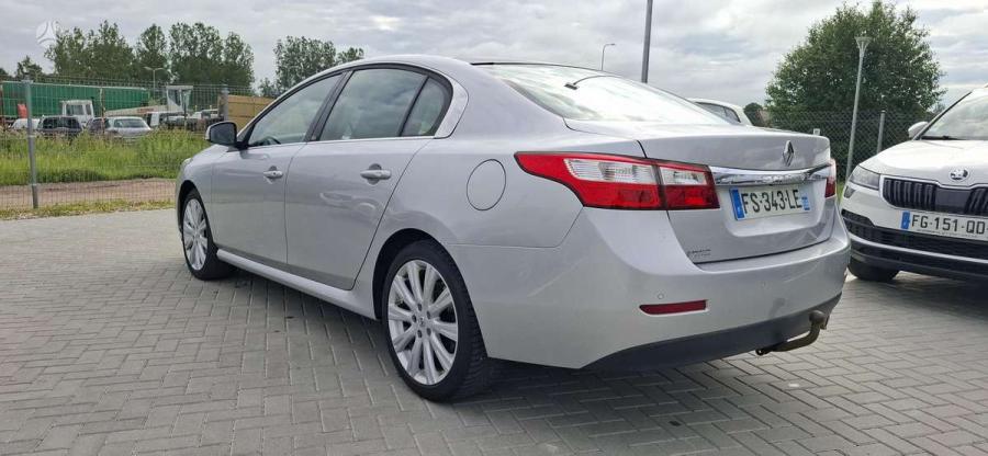 Pelēks Renault Latitude 2012 Tauragė, ar dzinēja tilpumu 2.00 L un nobraukumu 242 tūkst. km par 4100 €, foto 5 vietnē AUTOMOTO.COM.LV