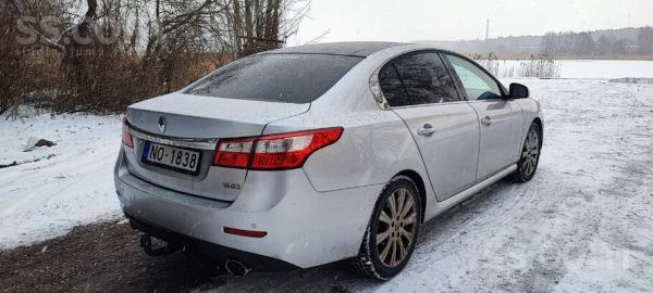 Pelēks Renault Latitude 2012 Ogre, ar dzinēja tilpumu 3.00 L un nobraukumu 260 tūkst. km par 4000 €, foto 6 vietnē AUTOMOTO.COM.LV