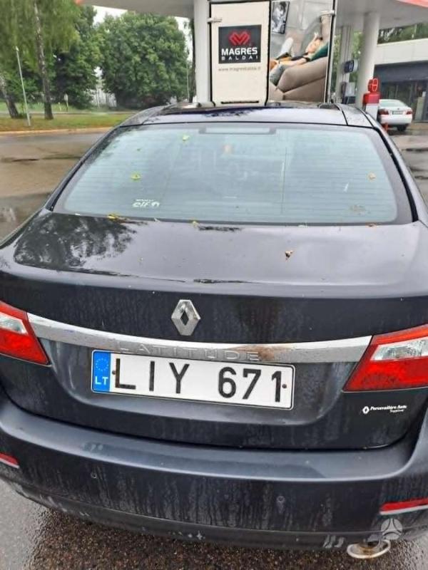 Grey Renault Latitude 2013 in Vilnius, with an engine capacity of 2.00 L and mileage of 300 thousand km for 3980 €, photo 6 on AUTOMOTO.COM.LV