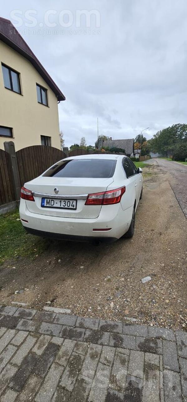 Balts Renault Latitude 2011 Limbaži, ar dzinēja tilpumu 2.00 L un nobraukumu 466 tūkst. km par 1950 €, foto 3 vietnē AUTOMOTO.COM.LV