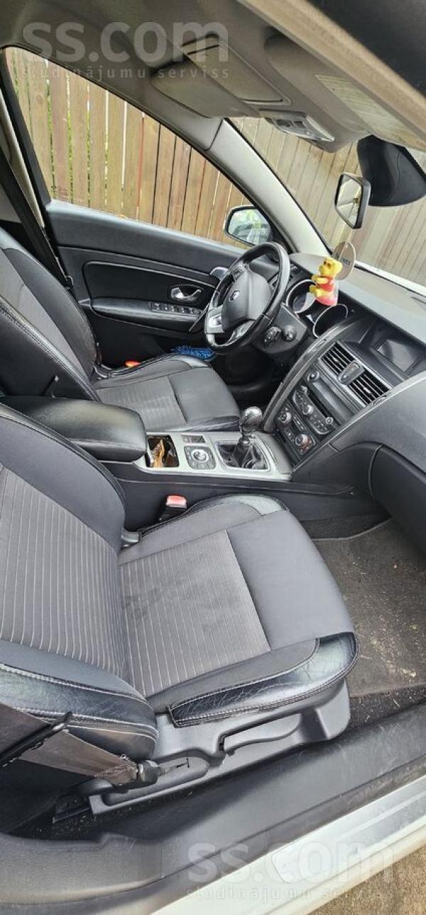Balts Renault Latitude 2011 Limbaži, ar dzinēja tilpumu 2.00 L un nobraukumu 466 tūkst. km par 1950 €, foto 6 vietnē AUTOMOTO.COM.LV
