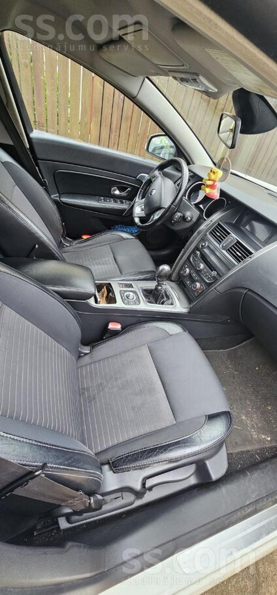 White Renault Latitude 2011 in Limbazi, with an engine capacity of 2.00 L and mileage of 466 thousand km for 1950 €, photo 6 on AUTOMOTO.COM.LV