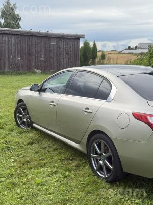 Yellow Renault Latitude 2011 in Riga, with an engine capacity of 3.00 L and mileage of 248 thousand km for 4200 €, photo 5 on AUTOMOTO.COM.LV