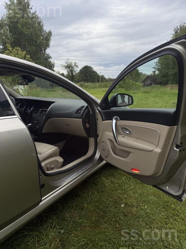 Dzeltens Renault Latitude 2011 Rīga, ar dzinēja tilpumu 3.00 L un nobraukumu 248 tūkst. km par 4200 €, foto 10 vietnē AUTOMOTO.COM.LV