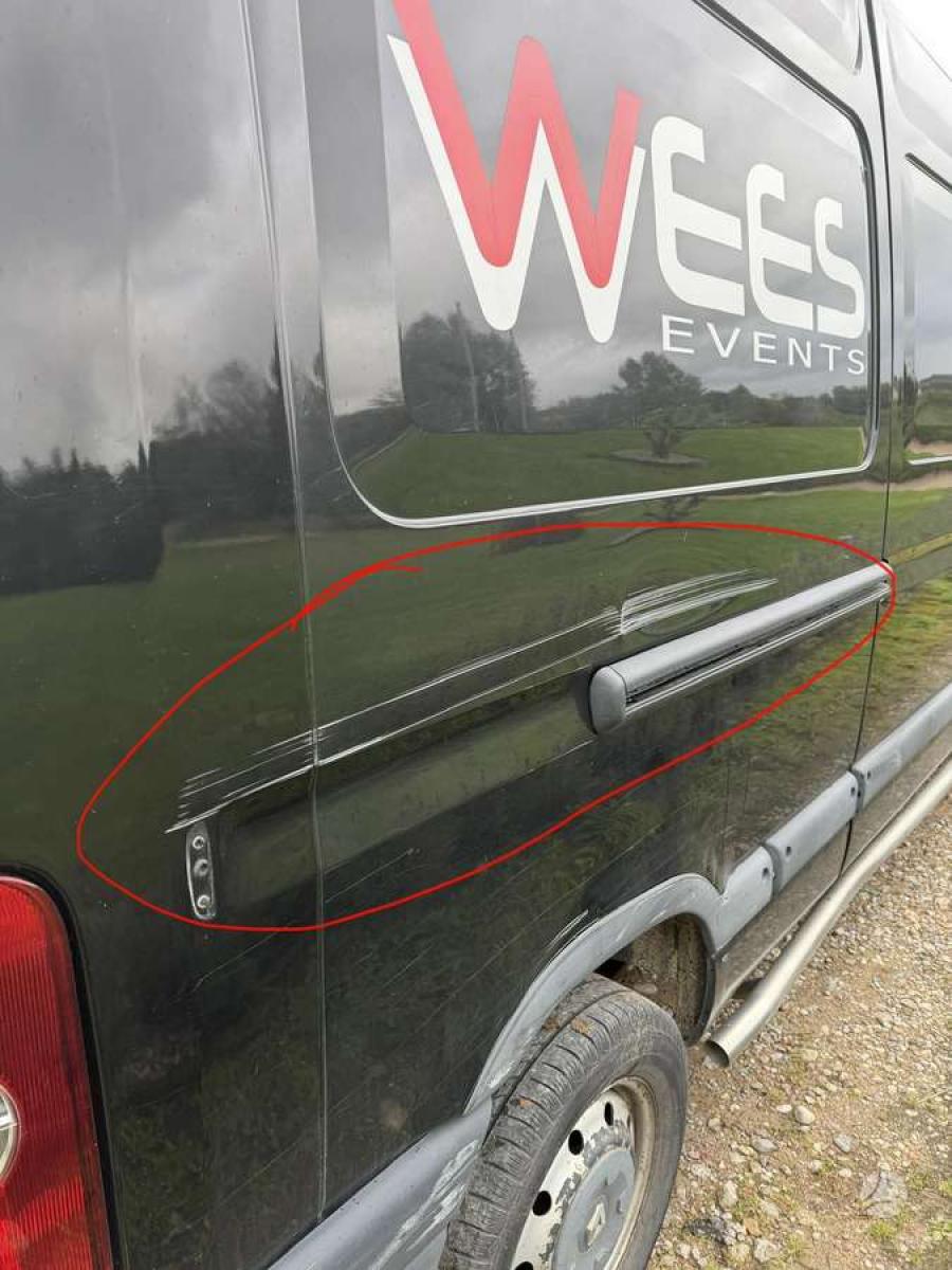 Melns Renault Master 2009 Viļņa, ar dzinēja tilpumu 2.46 L un nobraukumu 253 tūkst. km par 3950 €, foto 17 vietnē AUTOMOTO.COM.LV