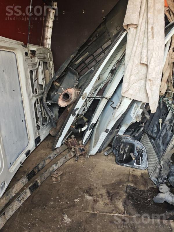 Melns Renault Master 2005 Rīga, ar dzinēja tilpumu 3.00 L un nobraukumu 536 tūkst. km par 1800 €, foto 4 vietnē AUTOMOTO.COM.LV