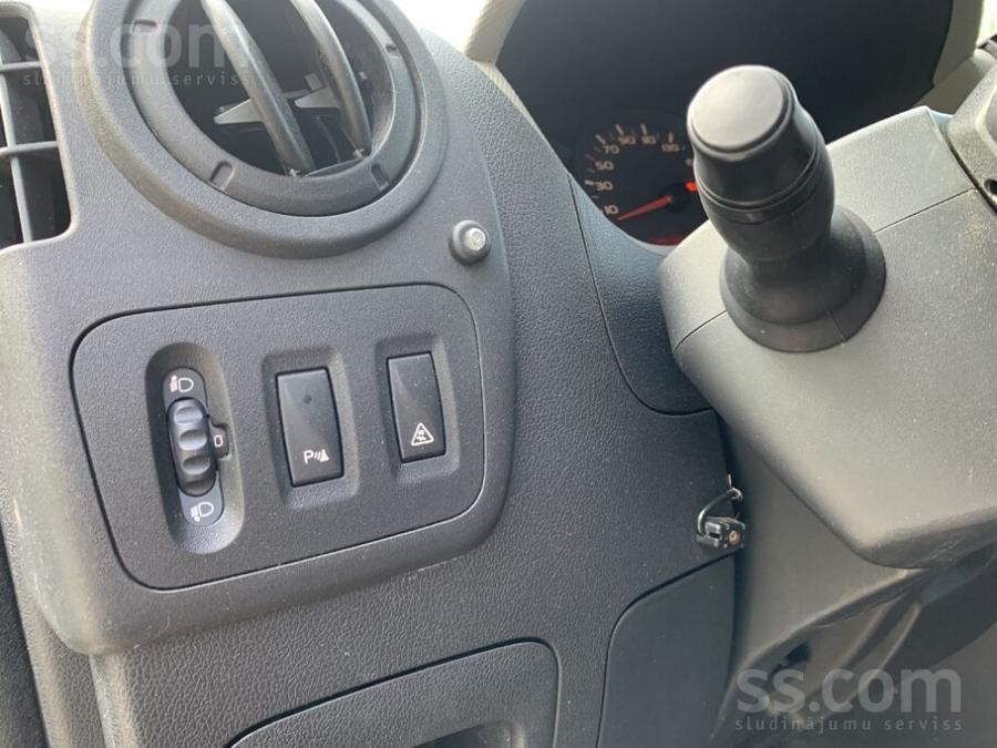 Black Renault Master 2014 in Riga, with an engine capacity of 2.30 L and mileage of 321 thousand km for 6750 €, photo 12 on AUTOMOTO.COM.LV
