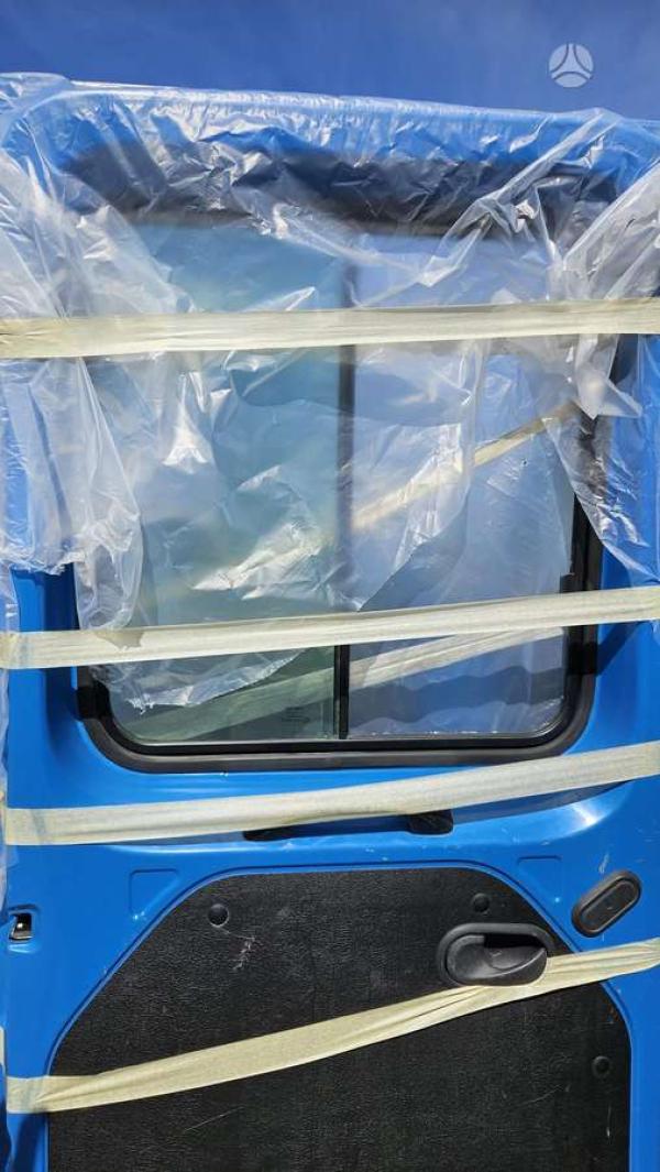 Blue Renault Master 2015 in Marijampole, with an engine capacity of 2.30 L and mileage of 309 thousand km for 7900 €, photo 7 on AUTOMOTO.COM.LV
